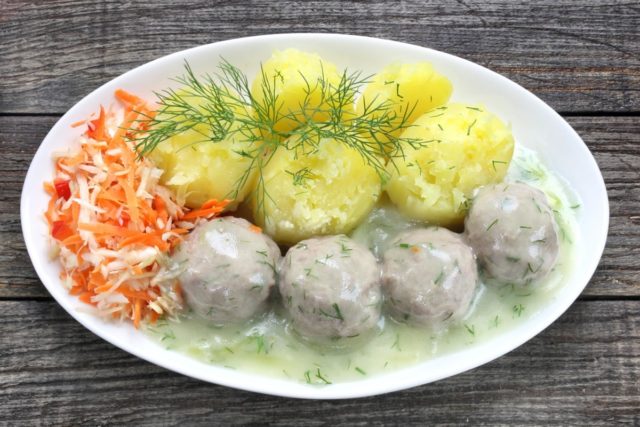Polish Meatballs in Dill Sauce: Pulpety w Sosie Koperkowym